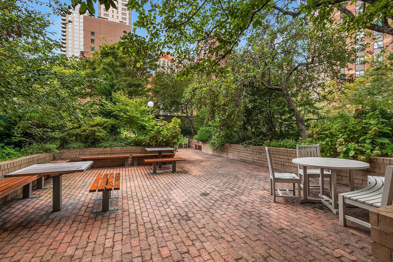 The Barclay NYC Luxury Apartment Rentals | Glenwood Management