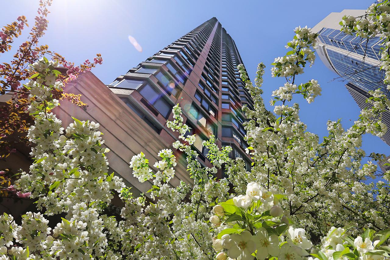 Paramount Tower NYC Luxury Apartment Rentals | Glenwood Management